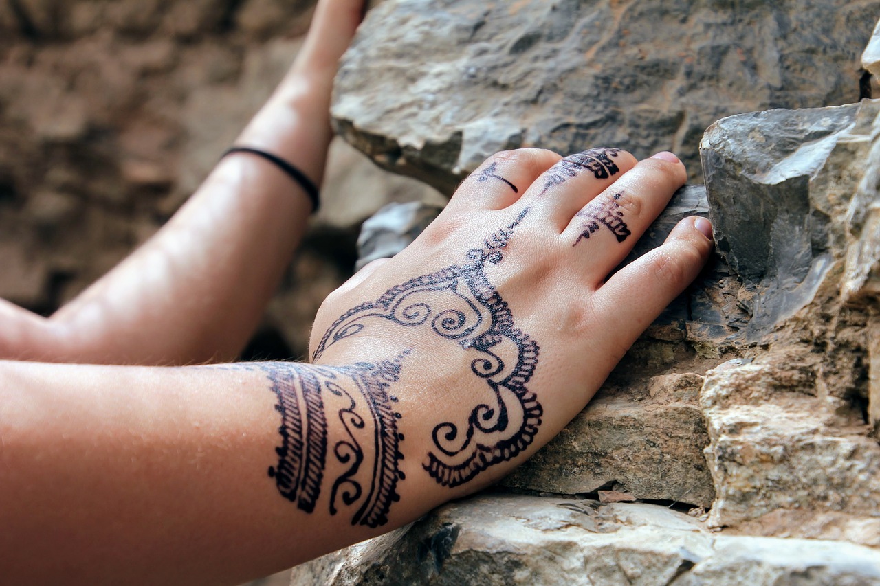 What's the Word About "Black Henna"? - Hennamour